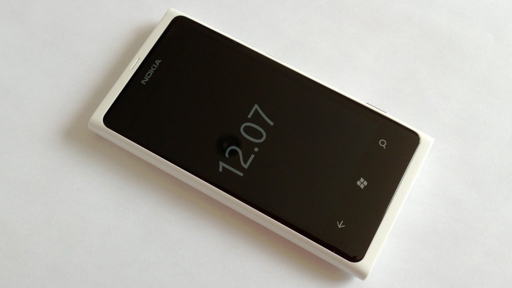 Nokia Lumia Lockscreen con double tap to unlock e orologio ...