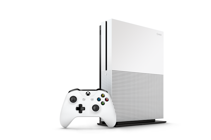 Microsoft presenta Xbox One S, variante mini da agosto a 299$