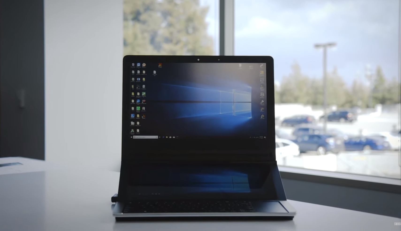 [video] Intel mostra la sua insolita idea di portatile con doppio display