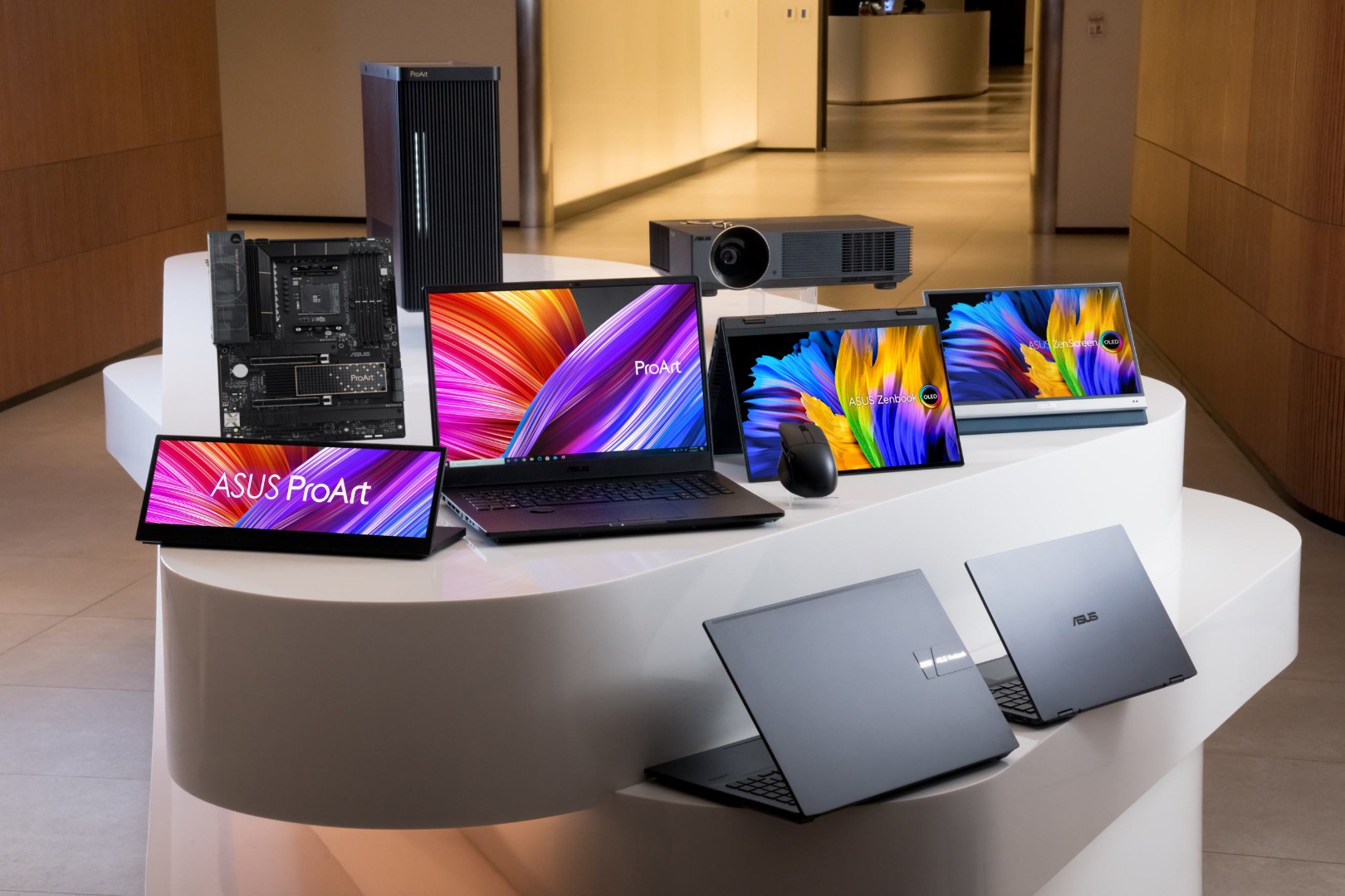 ASUS presenta la sua prima lineup di PC con Windows 11